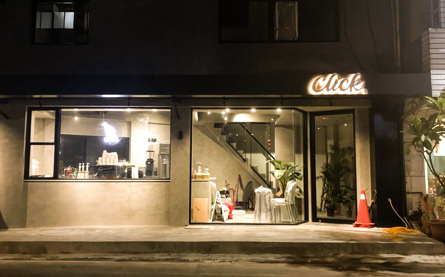 【Click｜街頭年輕活力】餐飲店面招牌設計｜PRIMO津本廣告